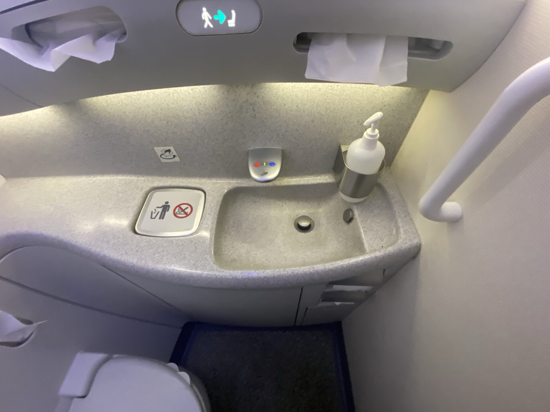 【搭乗レビュー】成田と台北を繋ぐスクート航空のTR899便、TR898便エコノミークラスの機内 | ぽちの旅ログ