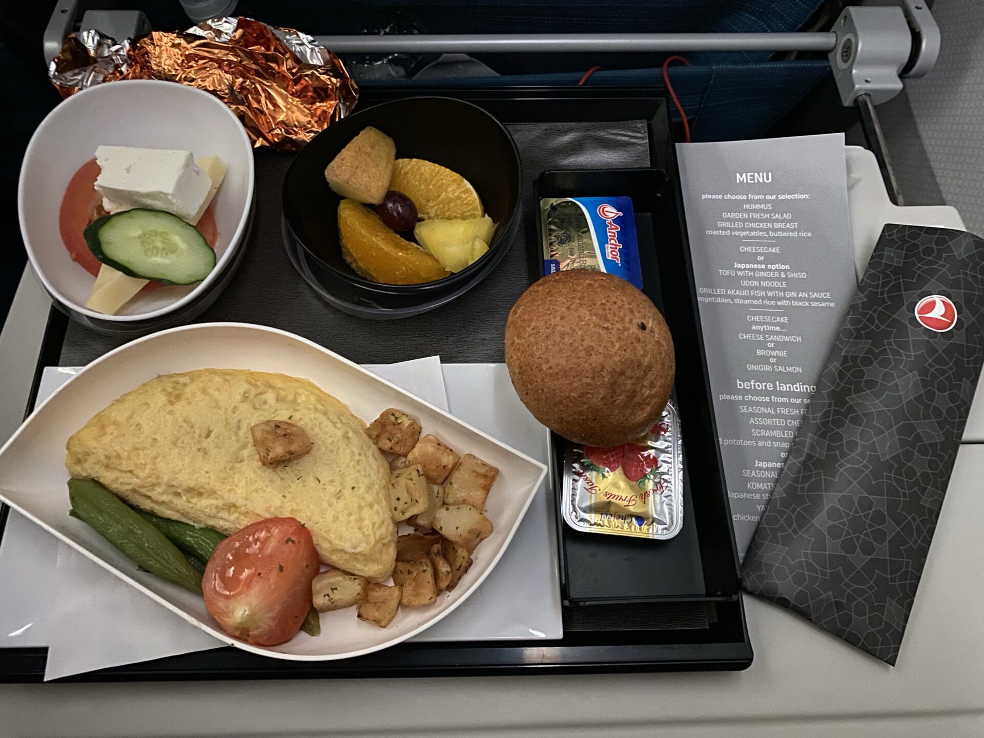 【搭乗レビュー】ターキッシュエアラインズTK51便・成田→イスタンブール エコノミークラス搭乗記 ️ 機内食・座席・アメニティ・評判を徹底解説！ | ぽちの旅ログ